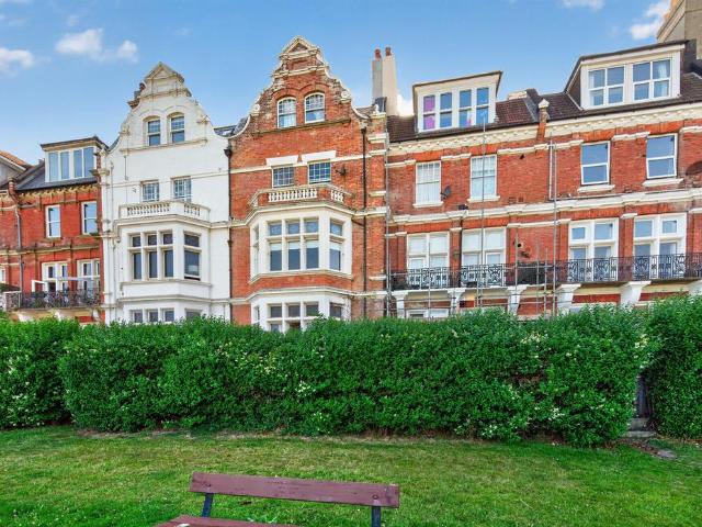 3 bedroom flat for sale