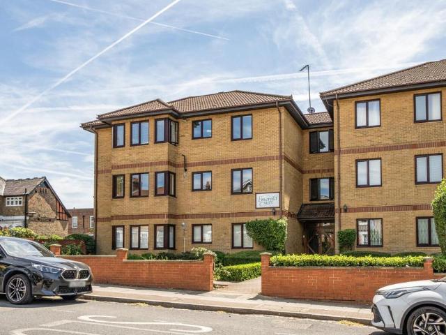 3 bedroom flat for sale