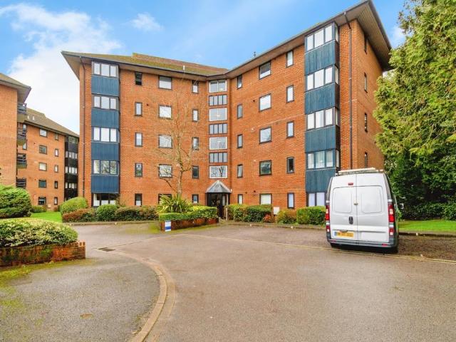 3 bedroom flat for sale