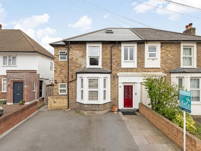 3 bedroom flat for sale