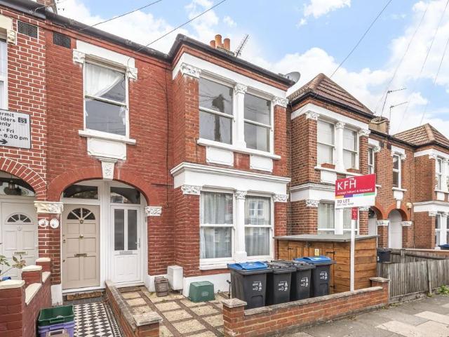 3 bedroom flat for sale