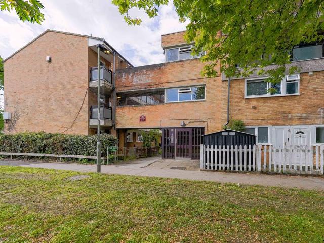 3 bedroom flat for sale