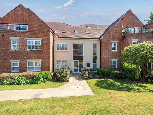 3 bedroom flat for sale