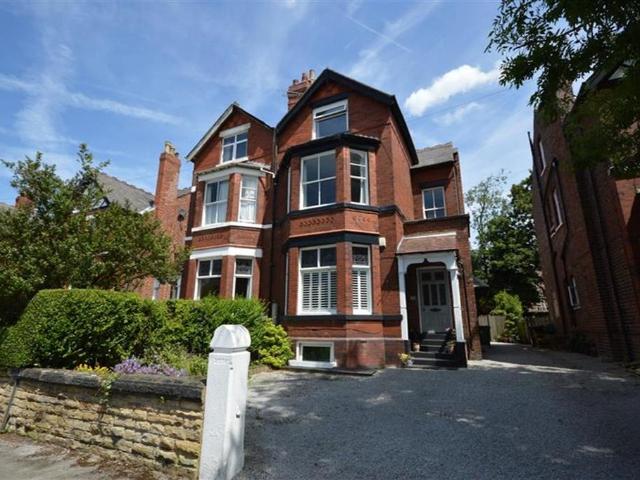 3 bedroom flat for sale