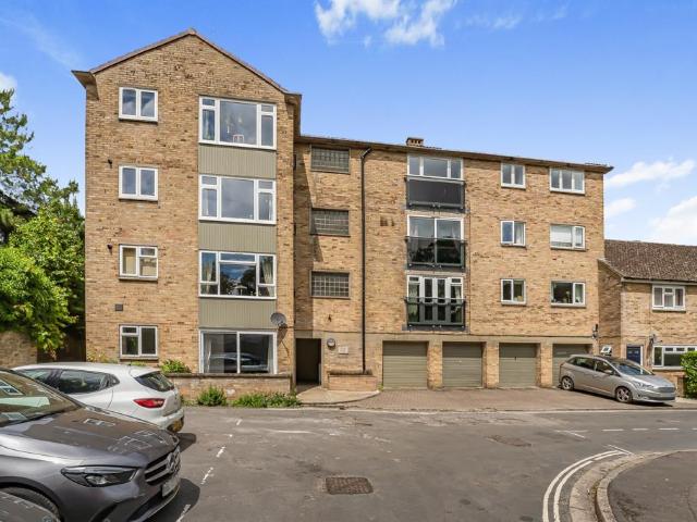 3 bedroom flat for sale