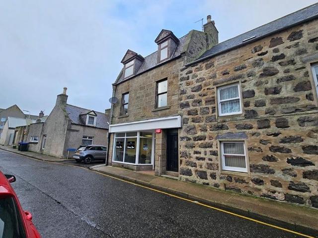 3 bedroom flat for sale