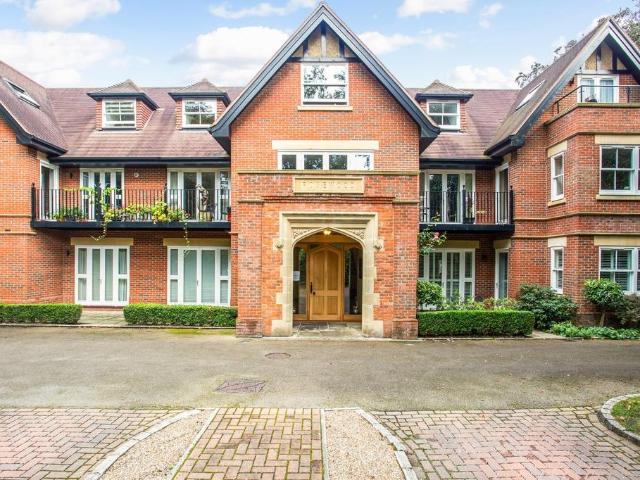 3 bedroom flat for sale
