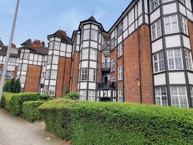 3 bedroom flat for sale