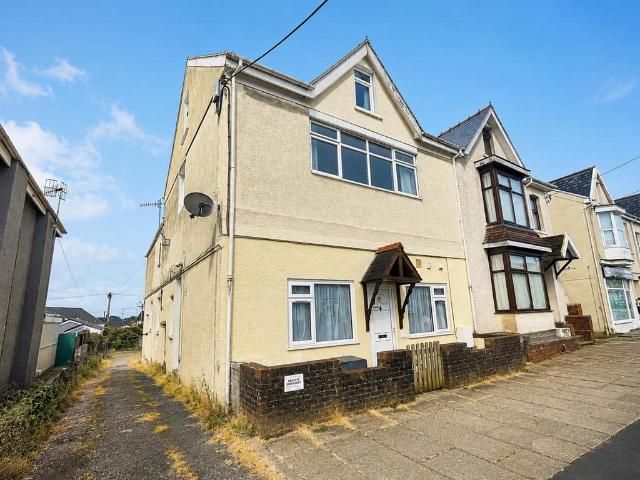 3 bedroom flat for sale