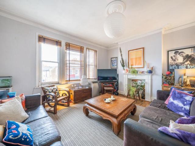 3 bedroom flat for sale