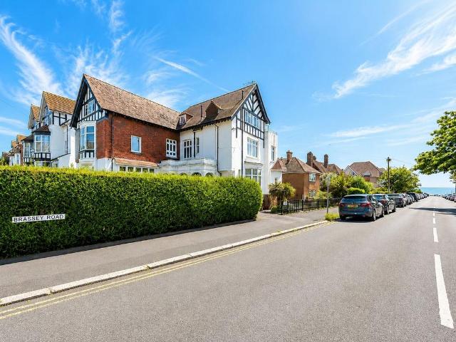 3 bedroom flat for sale