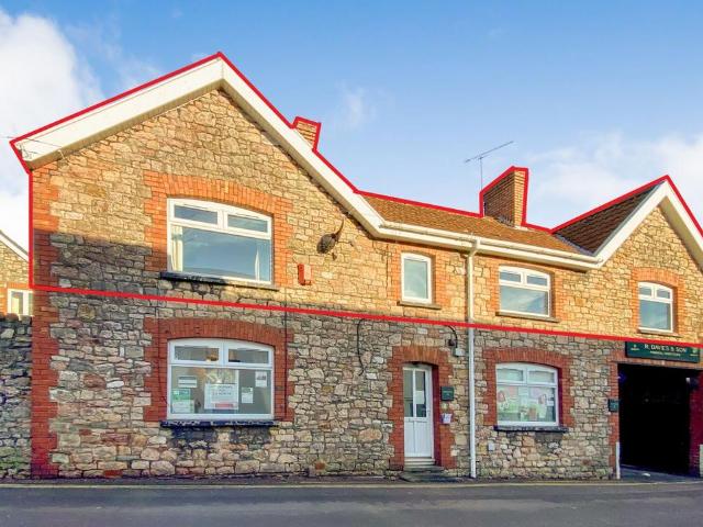 3 bedroom flat for sale