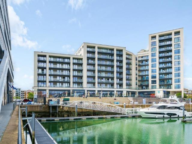 3 bedroom flat for sale