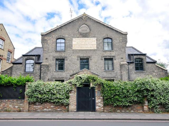 3 bedroom flat for sale