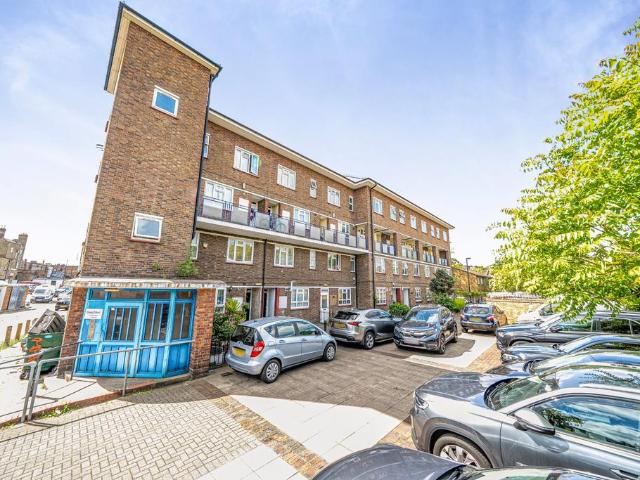 3 bedroom flat for sale