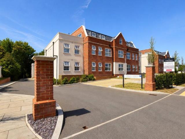3 bedroom flat for sale