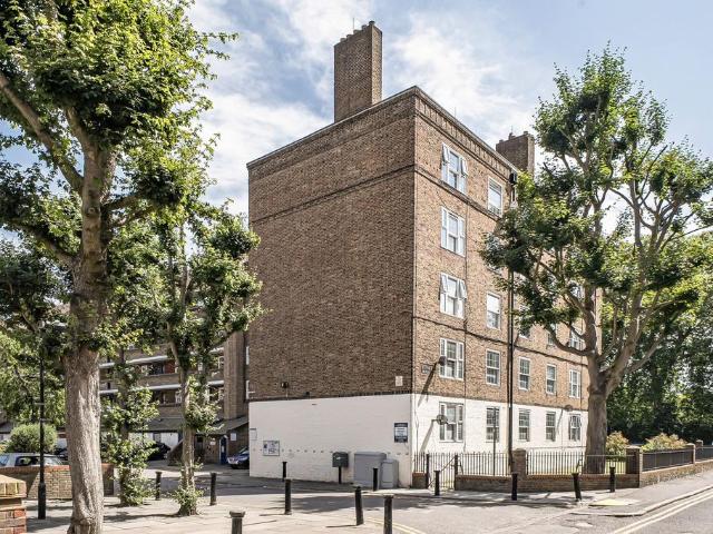 3 bedroom flat for sale