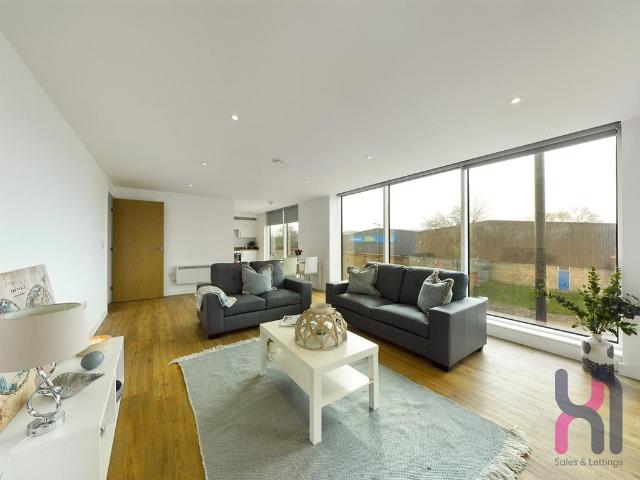 3 bedroom flat for sale