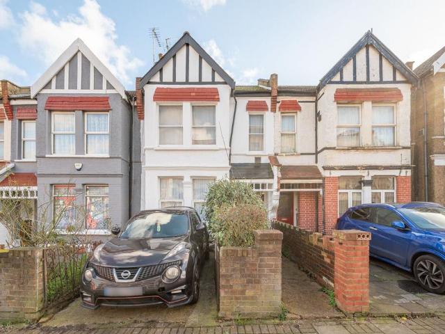 3 bedroom flat for sale