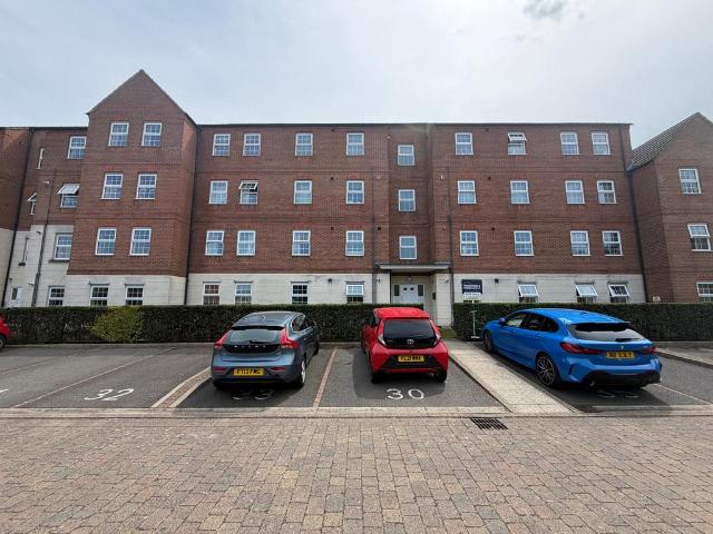 3 bedroom flat for sale