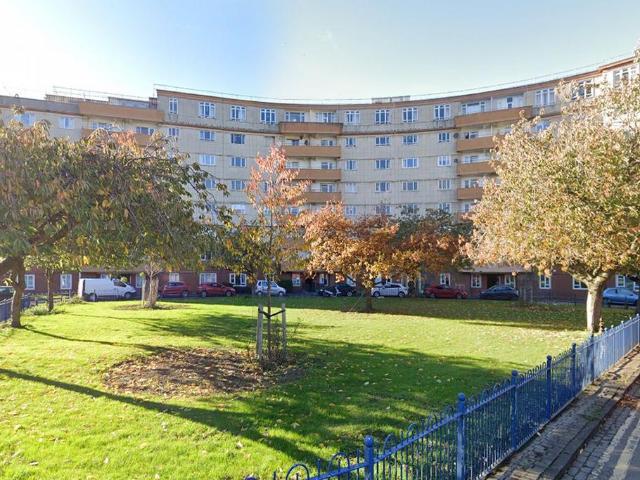 3 bedroom flat for sale