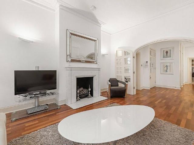 3 bedroom flat for sale