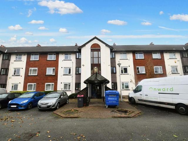 3 bedroom flat for sale