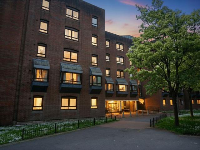 3 bedroom flat for sale