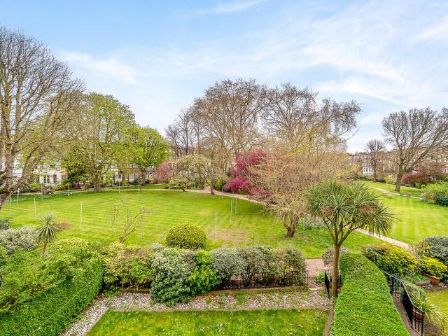 3 bedroom flat for sale