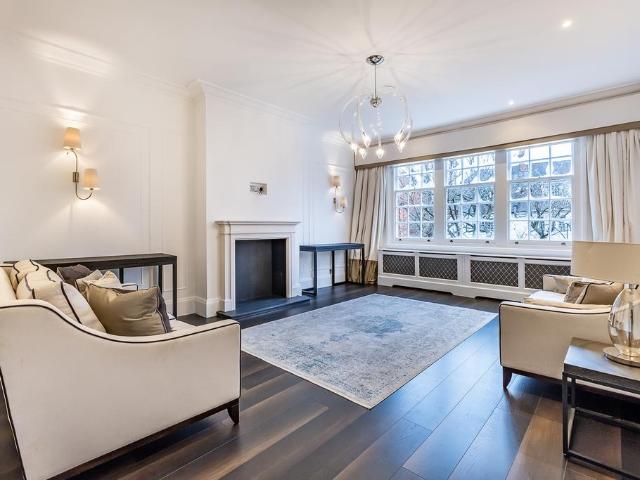 3 bedroom flat for sale