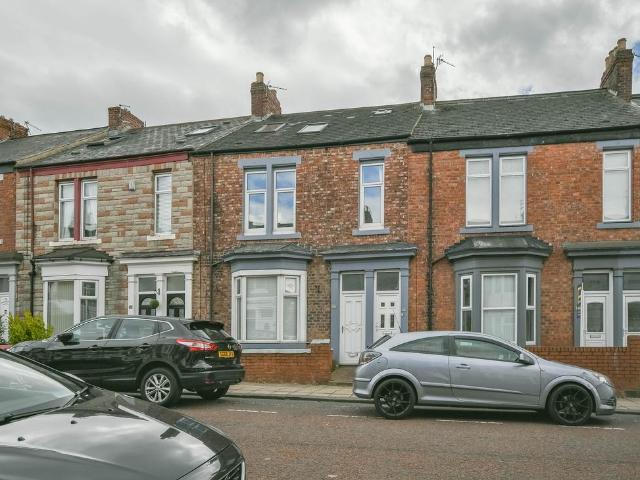 3 bedroom flat for sale