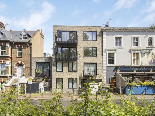 3 bedroom flat for sale
