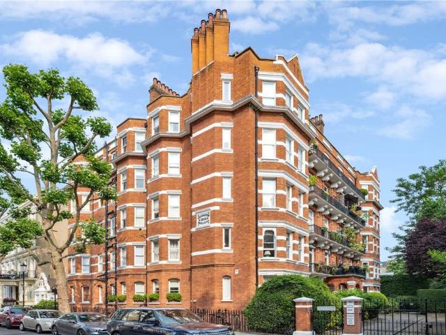3 bedroom flat for sale