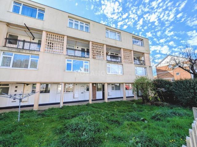 3 bedroom flat for sale
