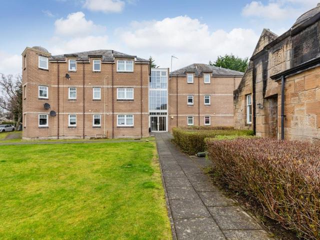 3 bedroom flat for sale