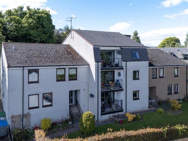 3 bedroom flat for sale