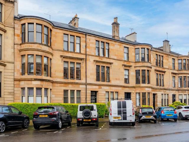 3 bedroom flat for sale