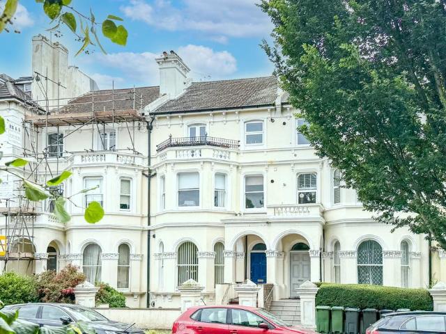 3 bedroom flat for sale