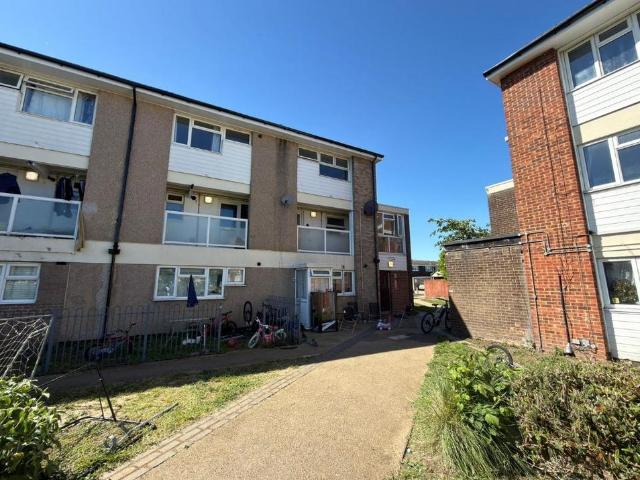 3 bedroom flat for sale