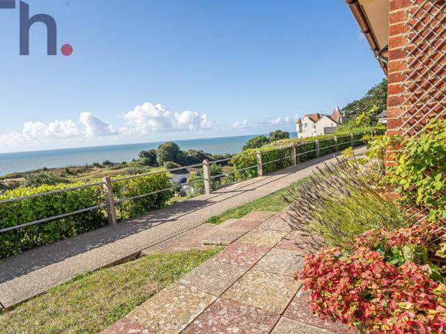3 bedroom flat for sale