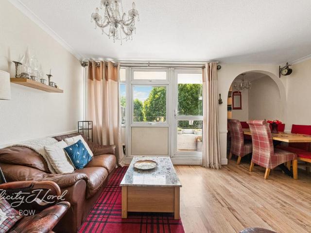 3 bedroom flat for sale