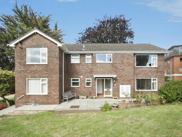 3 bedroom flat for sale