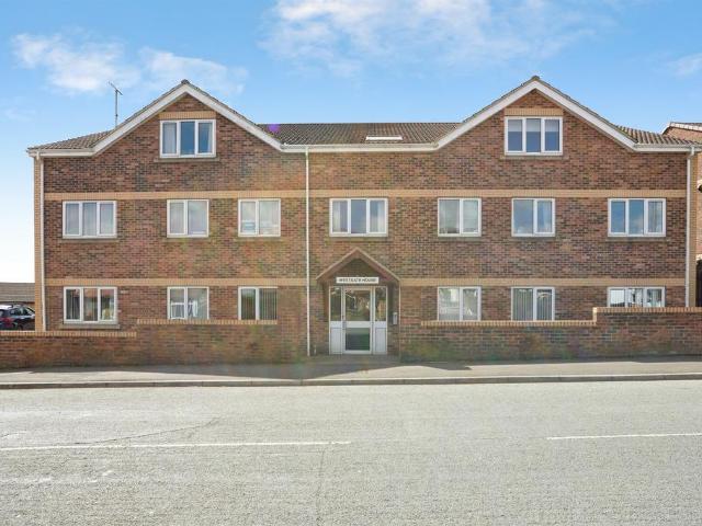 3 bedroom flat for sale