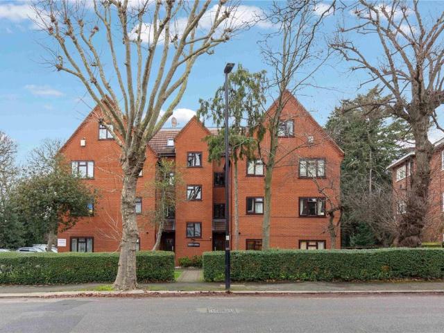 3 bedroom flat for sale