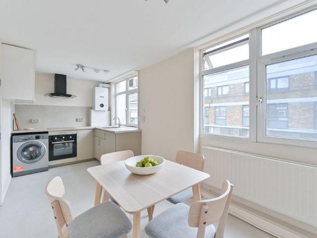 3 bedroom flat for sale