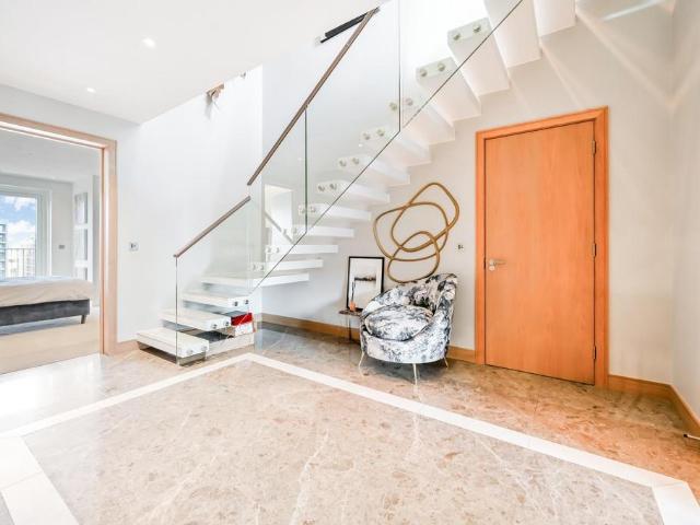 3 bedroom flat for sale