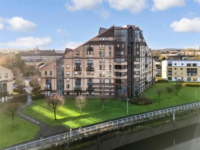 3 bedroom flat for sale