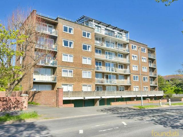 3 bedroom flat for sale