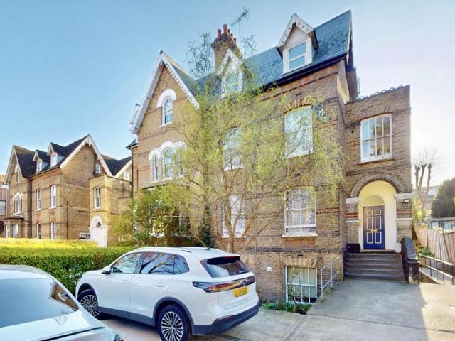 3 bedroom flat for sale