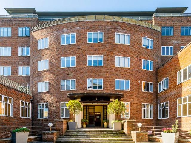 3 bedroom flat for sale